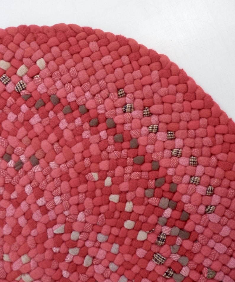 Braided Rug, Crafted by Hand, Wool Fabric, Round 31 Inches, Magenta ...