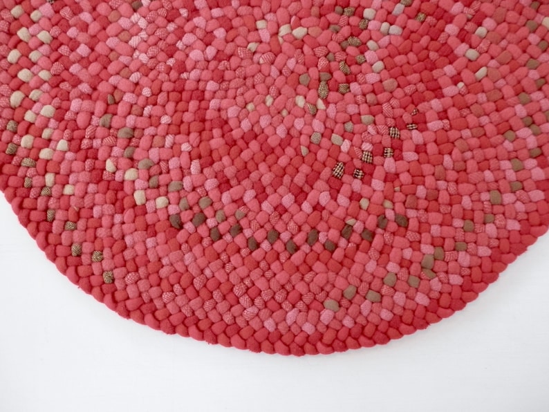 Braided Rug, Crafted by Hand, Wool Fabric, Round 31 Inches, Magenta ...