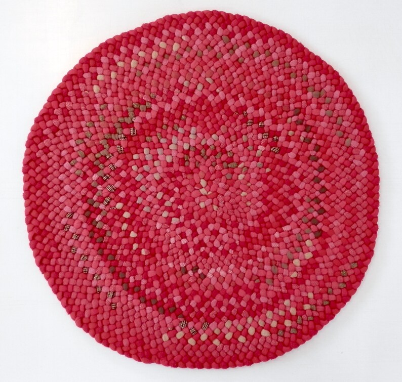 Braided Rug, Crafted by Hand, Wool Fabric, Round 31 Inches, Magenta ...