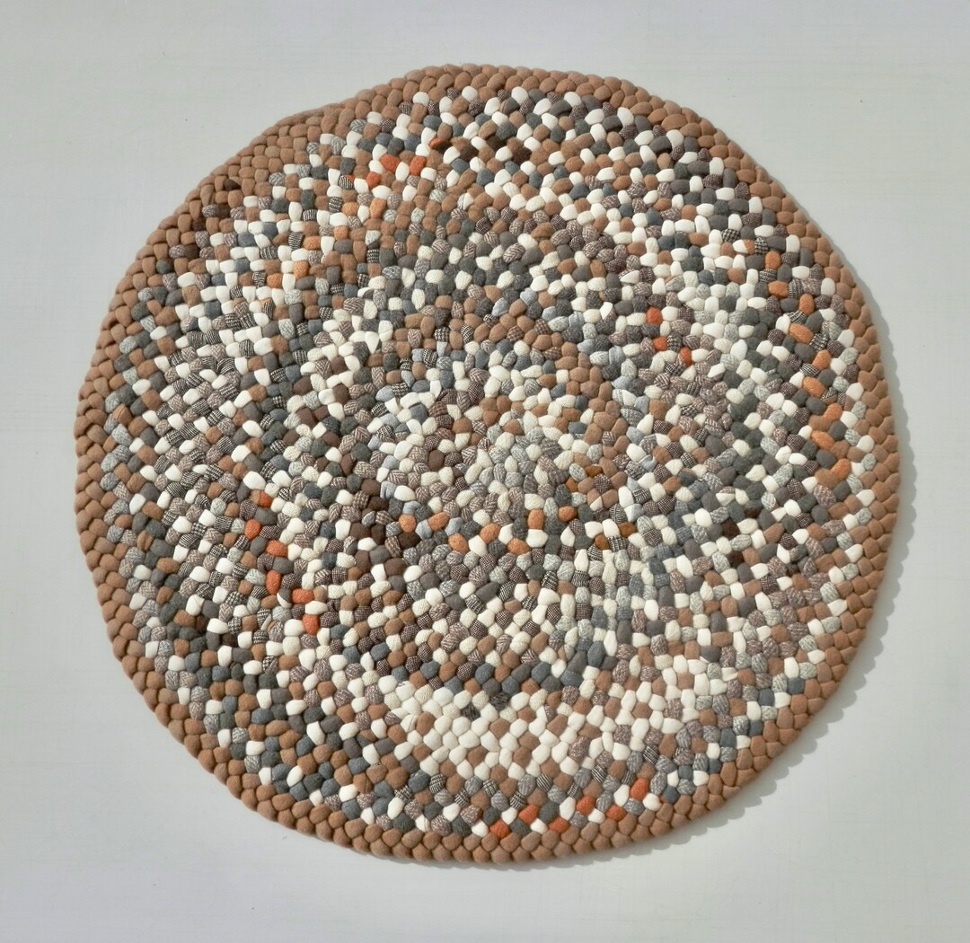 Braided Rug, Hand Braided, One of a Kind, Round 29.5 X 30", Beige/cream ...
