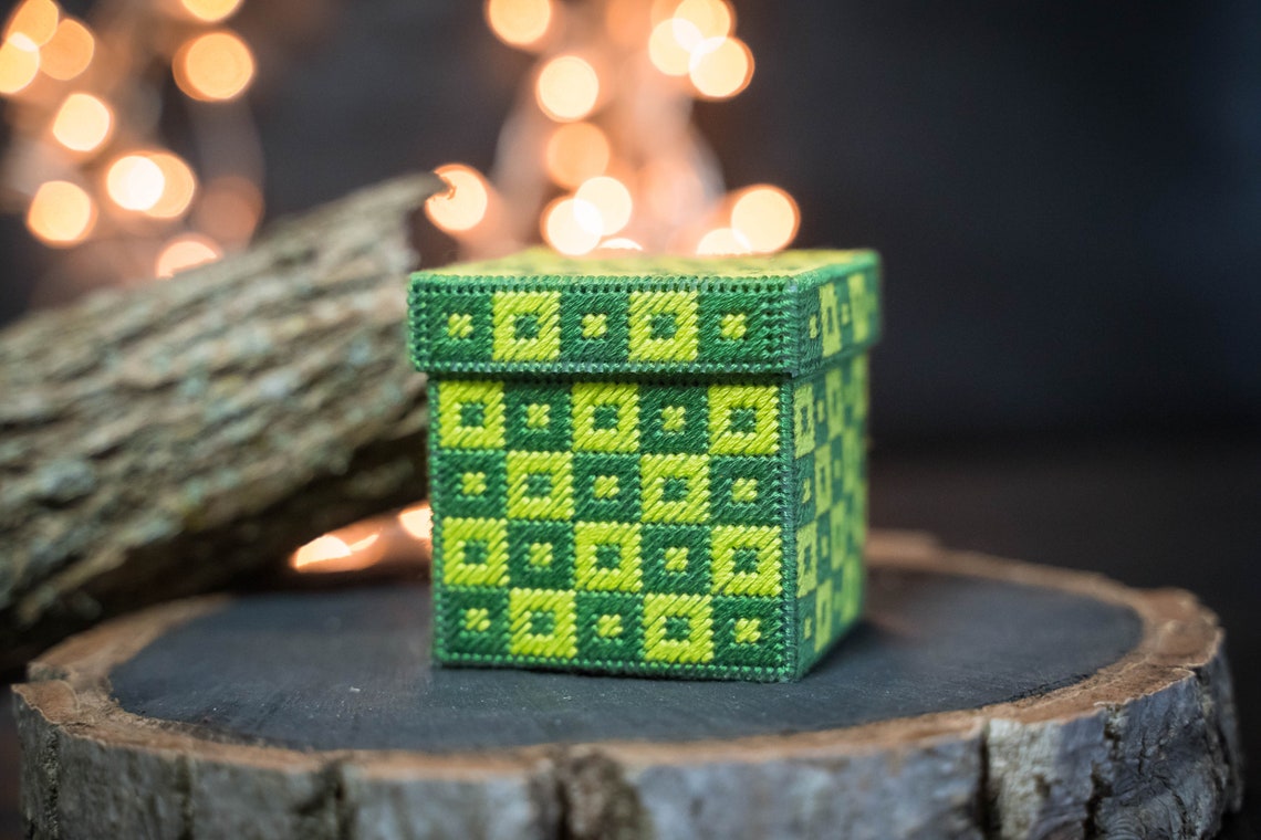 Green Squares Plastic Canvas Box Pattern, Jewelry Box PDF Chart ...