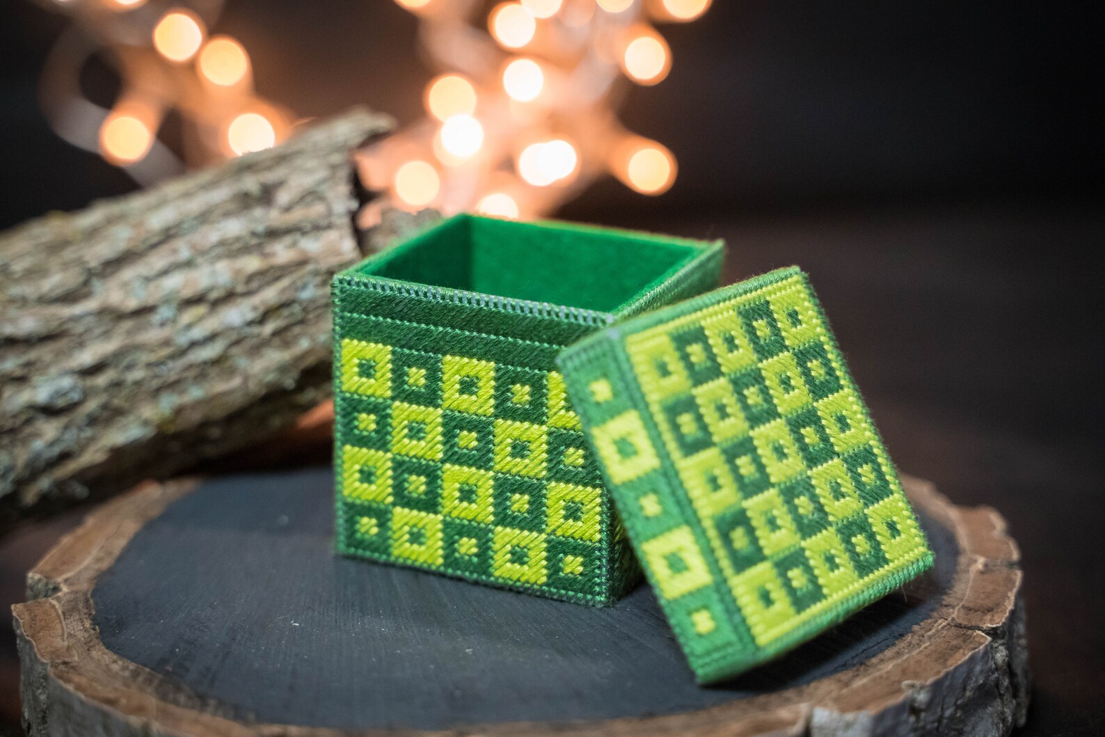 Green Squares Plastic Canvas Box Pattern, Jewelry Box PDF Chart ...