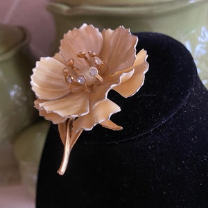 Vintage Gold Flower Pin With Gems and Pearl - Etsy