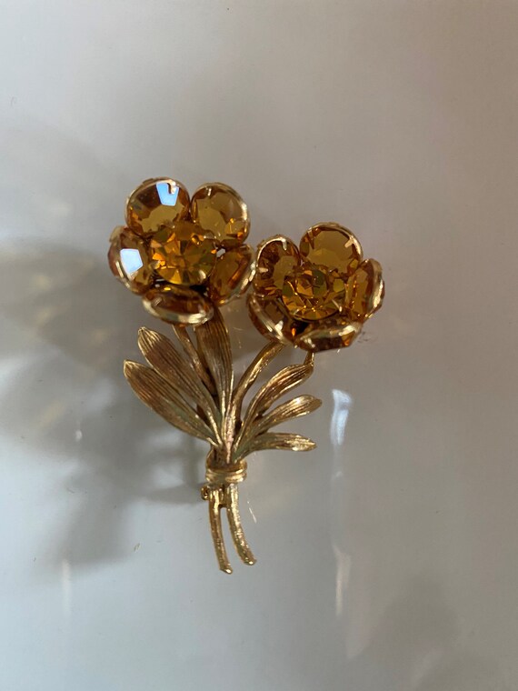 Vintage Flower Pin Gold Gem