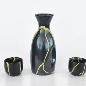 Kintsugi Sake Bottle and Kintsugi Cups - Kintsugi Bottle - Kintsugi ...