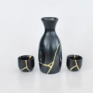 Kintsugi Sake Bottle and Kintsugi Cups - Kintsugi Bottle - Kintsugi ...