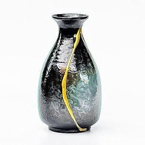 Real Kintsugi Sake Bottle Kintsugi Bottle Kintsugi Vase Black & Gold ...