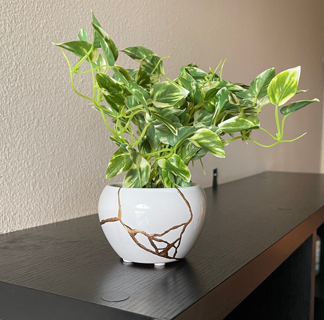 Kintsugi Planter W Artificial Plant - White & Gold - Kintsugi Flower ...