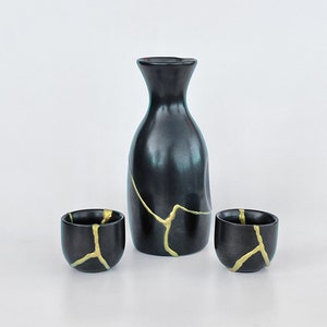 Kintsugi Sake Bottle and Kintsugi Cups - Kintsugi Bottle - Kintsugi ...