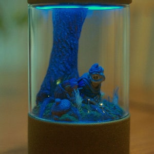 Diorama Lamp: Toad and Fireflies - Etsy