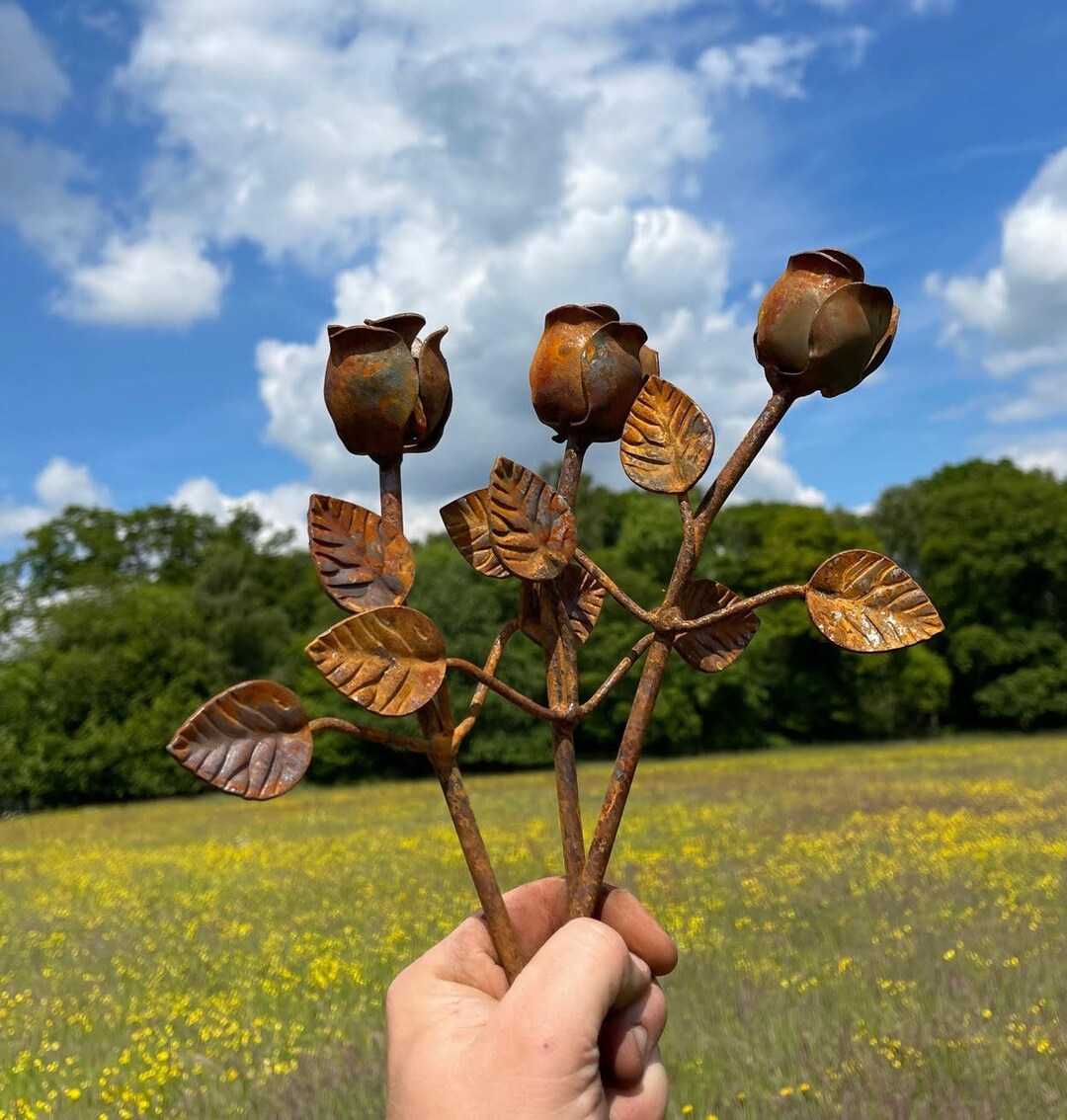 Exterior Rustic Rusty Metal Rose Roses Flower Garden Art Garden Stake ...