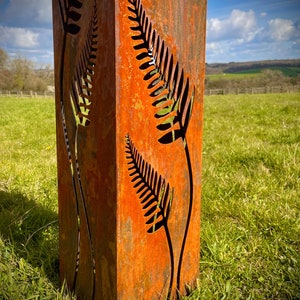 Rustic Rusty Metal Fern Leaf Garden Columns Landscape Design Bamboo ...