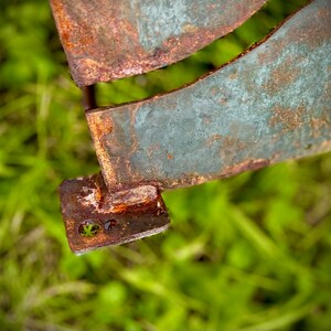 Rustic Rusty Metal Garden Columns Landscape Design Bamboo Planter ...