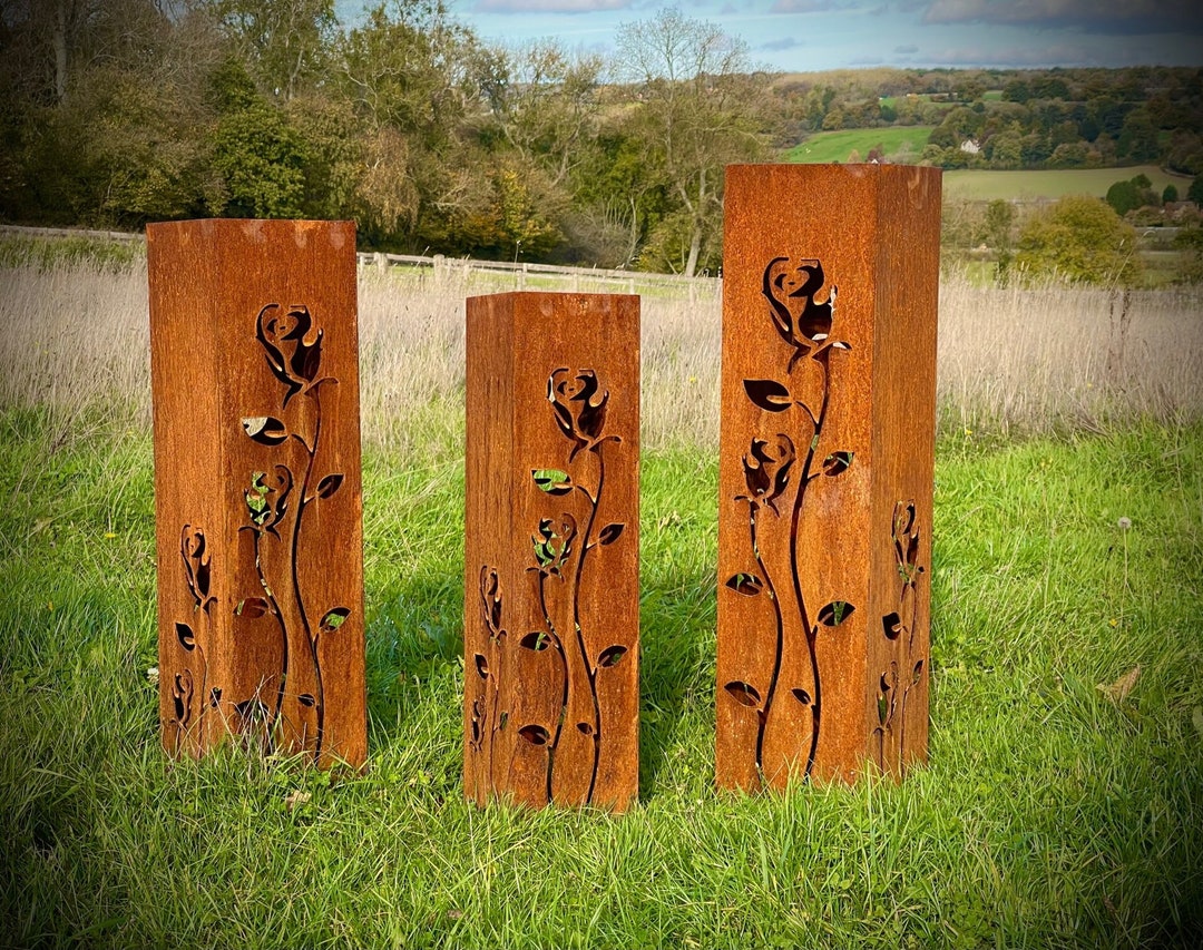 Rustic Rusty Metal Rose Flower Petal Garden Columns Landscape Design ...