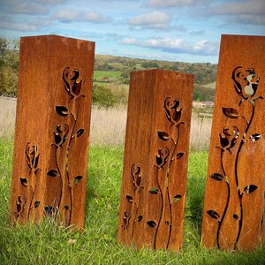 Rustic Rusty Metal Rose Flower Petal Garden Columns Landscape Design ...