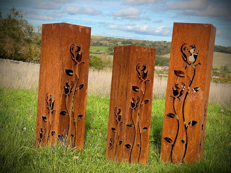 Rustic Rusty Metal Rose Flower Petal Garden Columns Landscape Design ...
