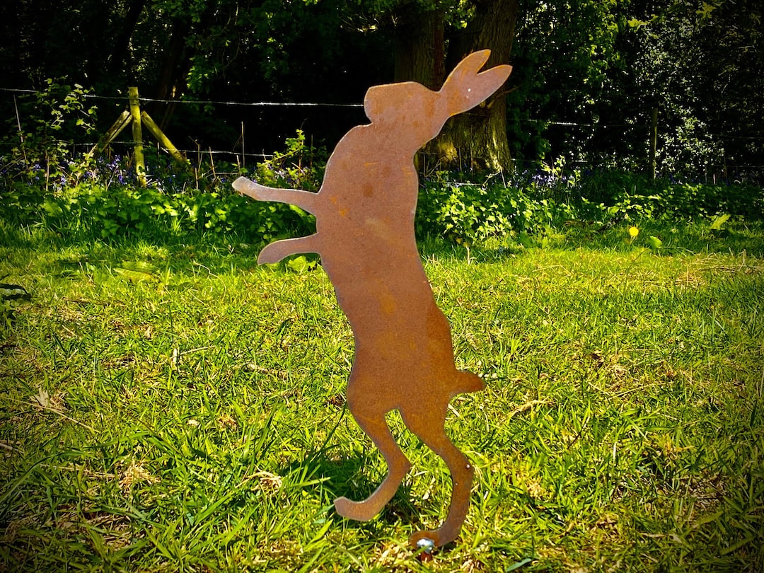 Exterior Rustic Metal Boxing Hare Garden Strake Yard Art Flower Bed ...