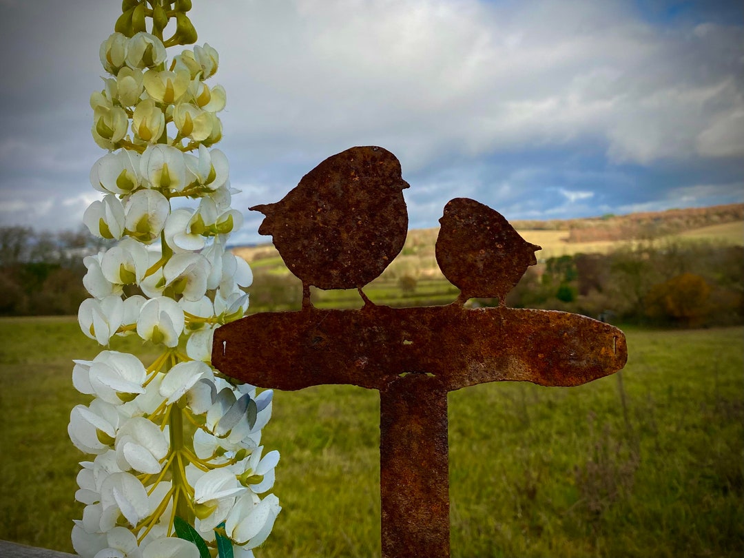 Rustic Exterior Robin & Baby Bird Rustic Garden Fork Shovel Spade ...