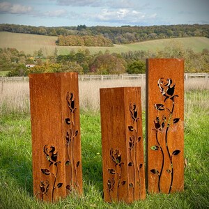 Rustic Rusty Metal Rose Flower Petal Garden Columns Landscape Design ...