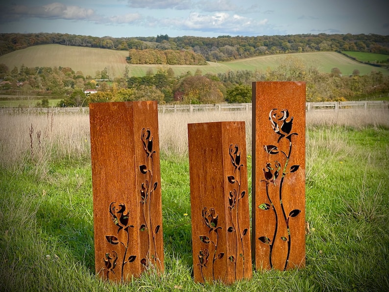 Rustic Rusty Metal Rose Flower Petal Garden Columns Landscape Design ...