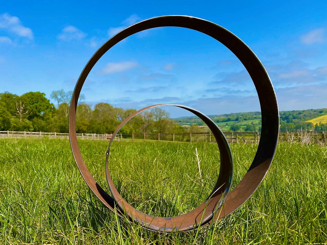 Exterior Rustic Garden Stake Ring Hoop Metal Yard Art Centre Piece ...