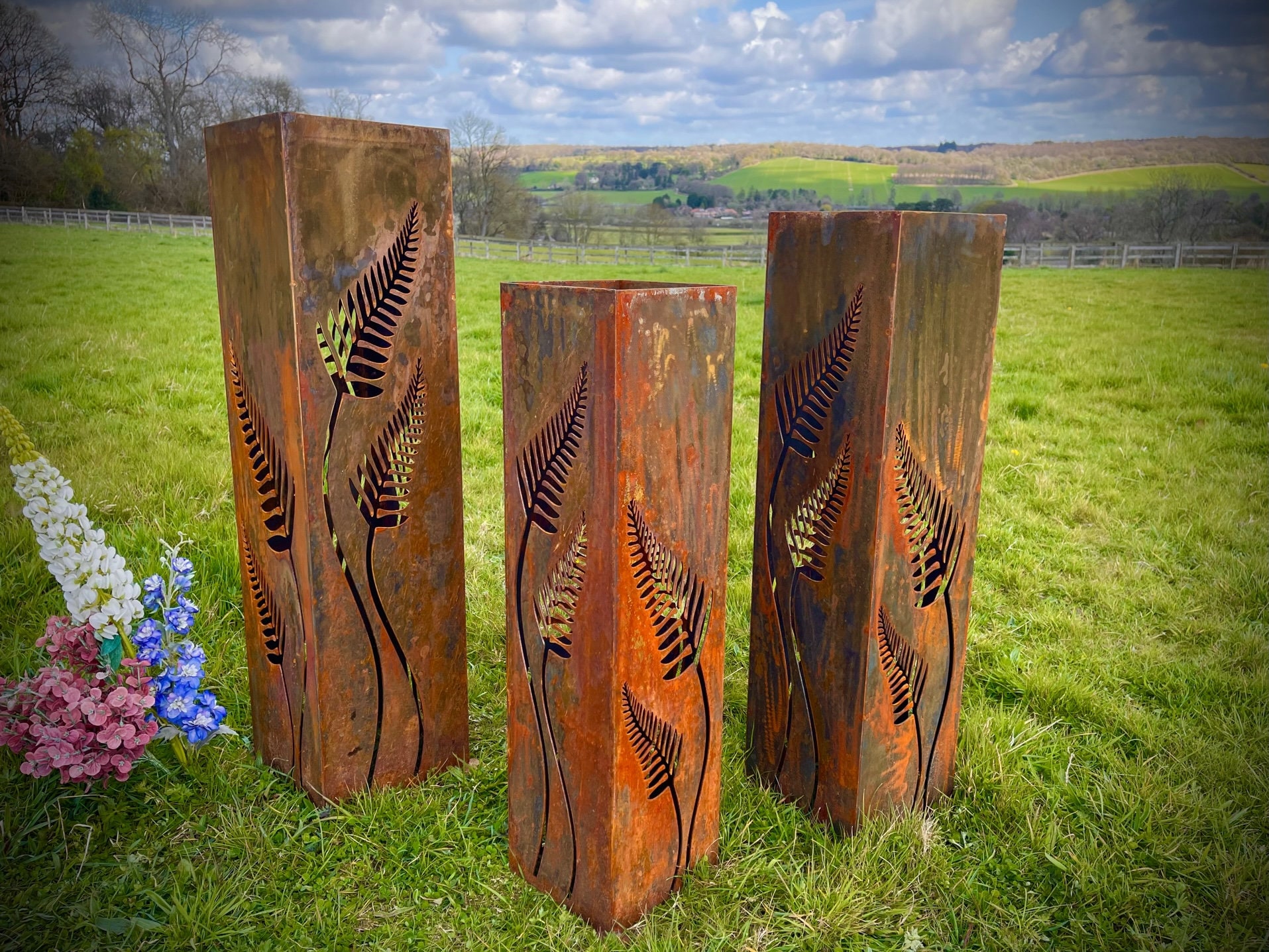 Rustic Rusty Metal Fern Leaf Garden Columns Landscape Design Bamboo ...
