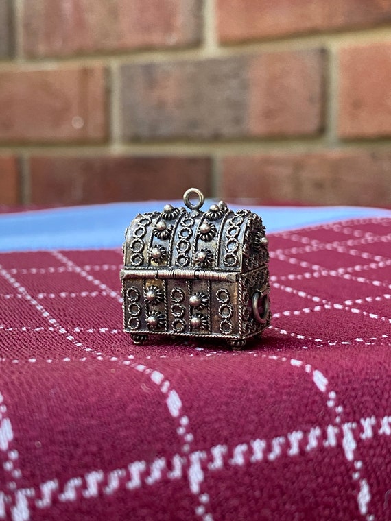 Vintage 800 silver trunk charm / treasure chest penda… - Gem