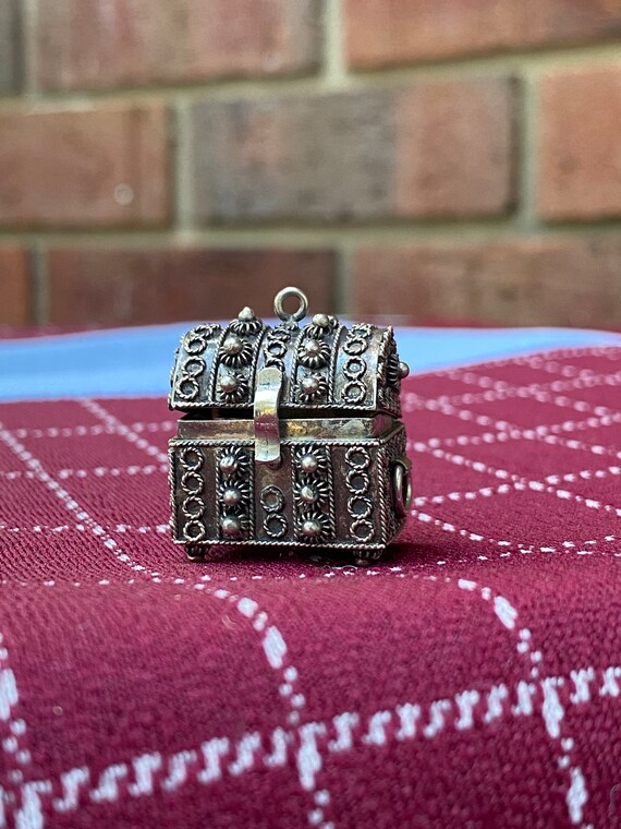 Vintage 800 silver trunk charm / treasure chest penda… - Gem