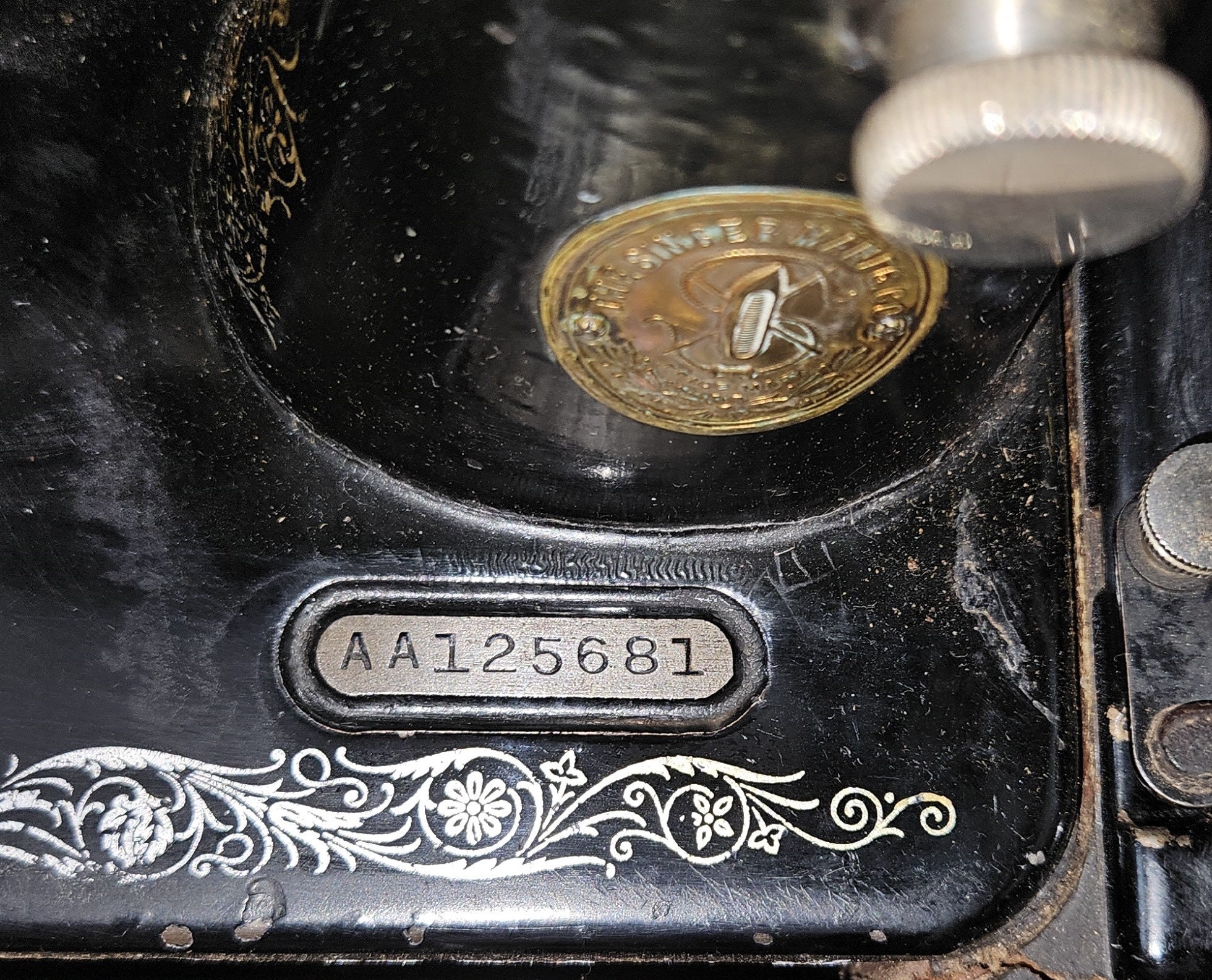 Antique 1924 Singer Model 99 Portable Sewing Machine With Wood Carrying ...