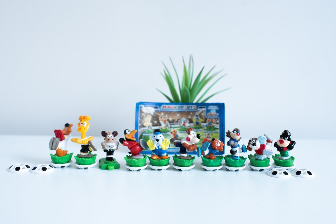 Ferrero Kinder Surprise Vintage Magic Sport Token Figurines Kinder Joy ...