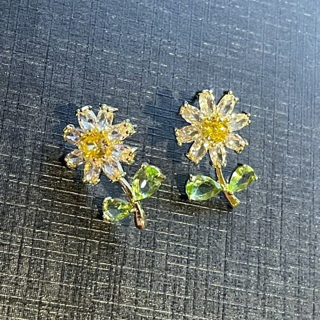 Crystal Daisy Flower Stud Earrings , Daisy Earrings , Flower Earrings ...