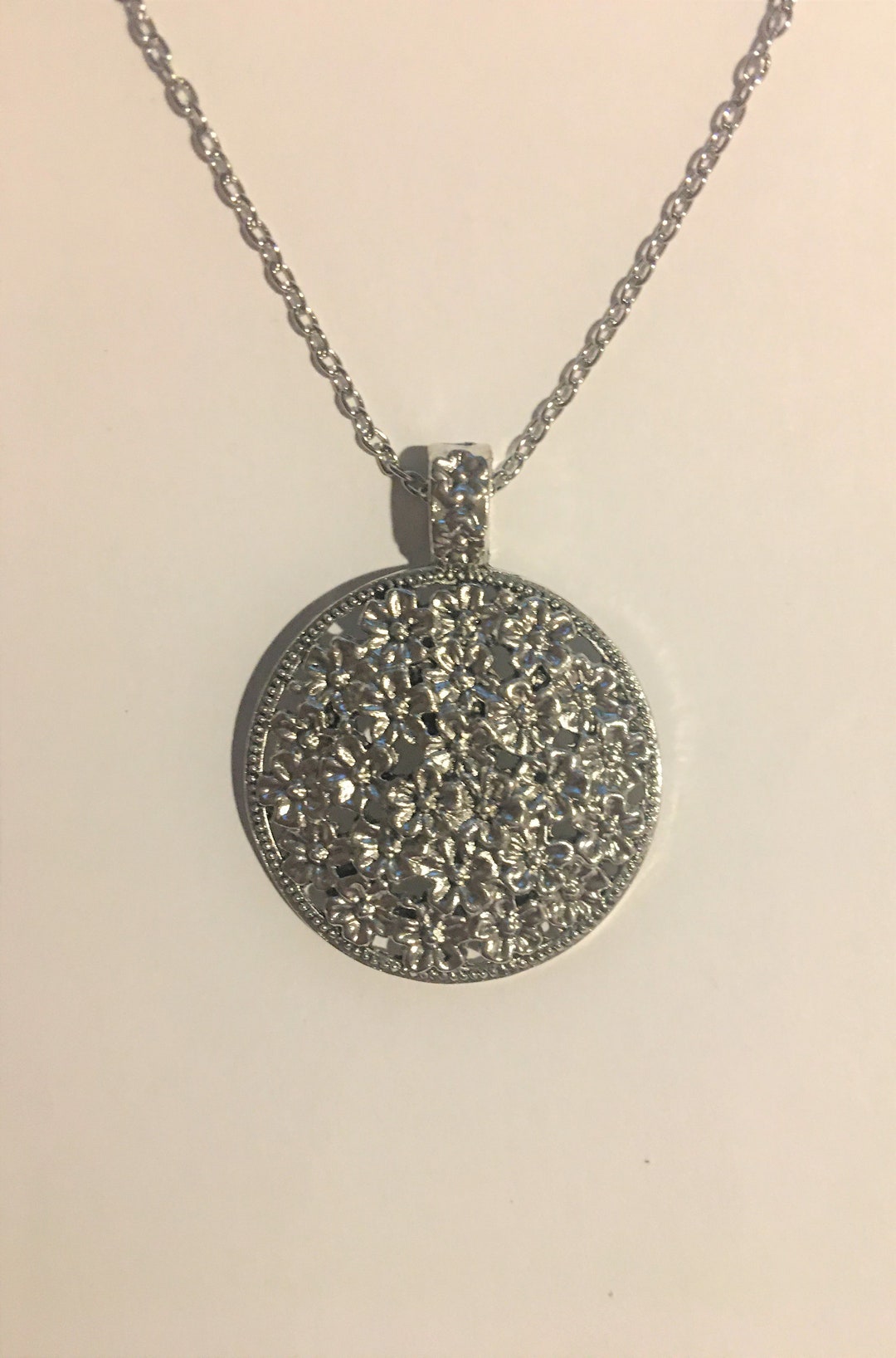 Large Round Daisy Flower Necklace , Silver Tone Flower Necklace - Etsy