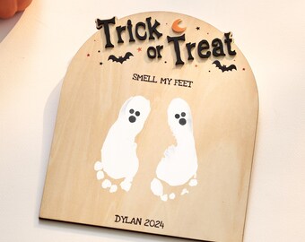 Halloween Footprint Sign, Trick or Treat Smell My Feet, Babys First ...