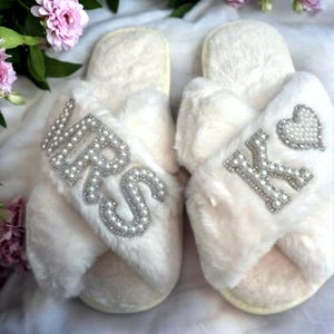 Personalized Fluffy Spa Slippers: Pearl Initial Bridesmaid Gifts - Etsy
