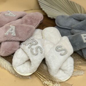 Personalized Fluffy Spa Slippers: Pearl Initial Bridesmaid Gifts - Etsy