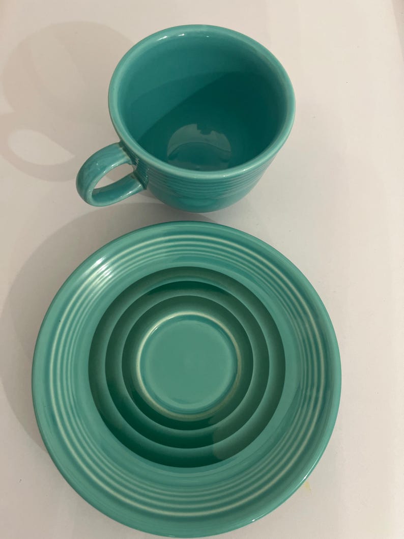 FIESTA LOONEY TUNES Daffy Duck 4-piece Place Setting on Turquoise ...