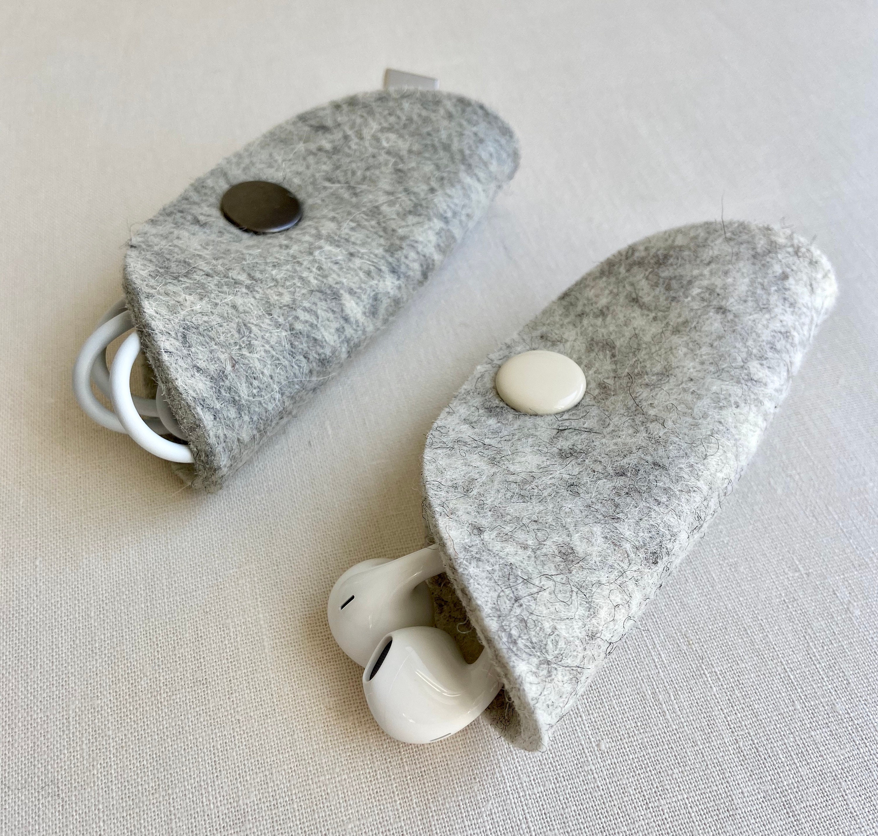 Gray Wool Felt Cord Organizer: Minimalist Cable Wrap (set of 2/4) - Etsy