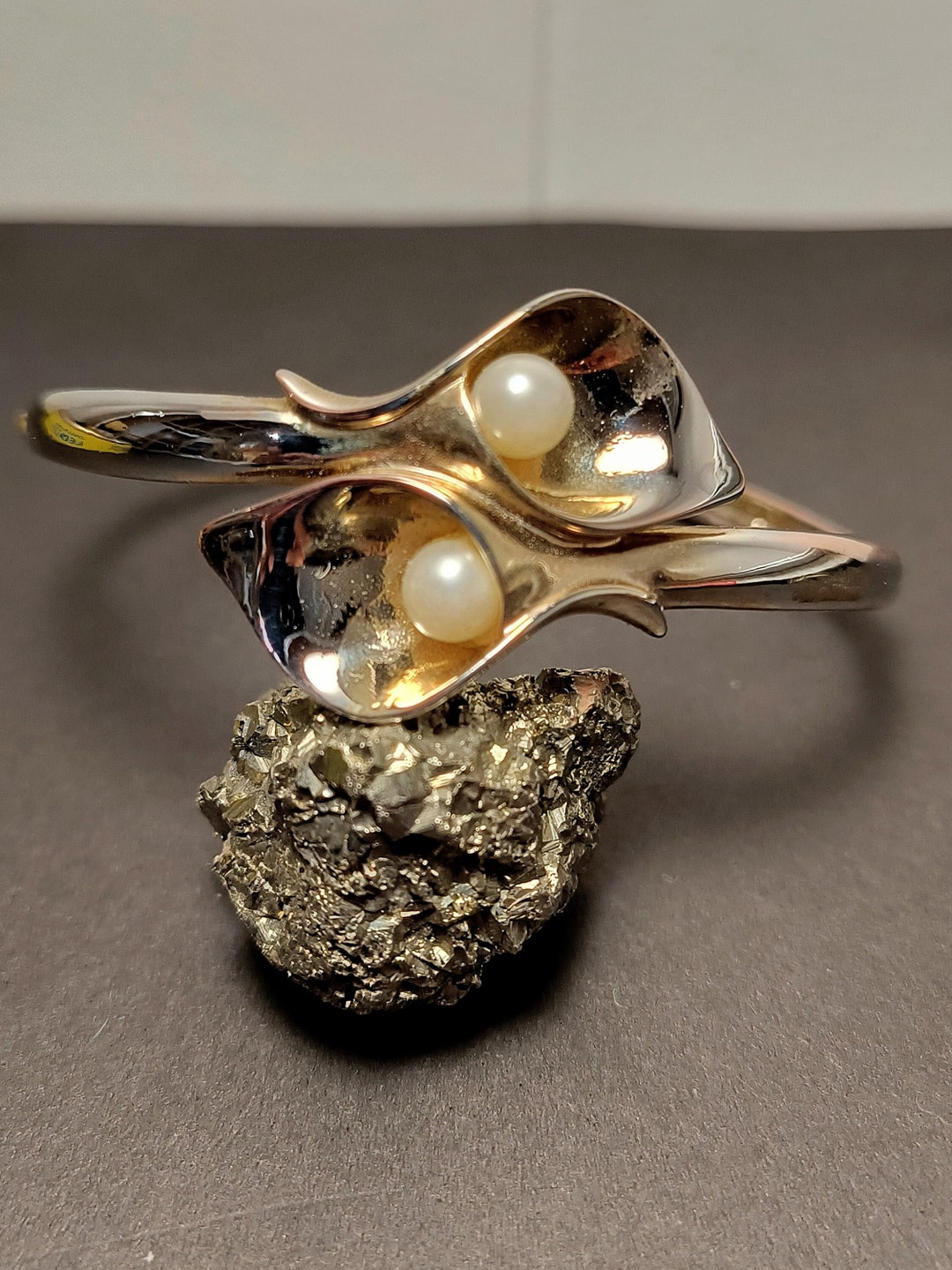 Vintage Avon Calla Lilly Bracelet in Gold Tone With Pearl Center ...