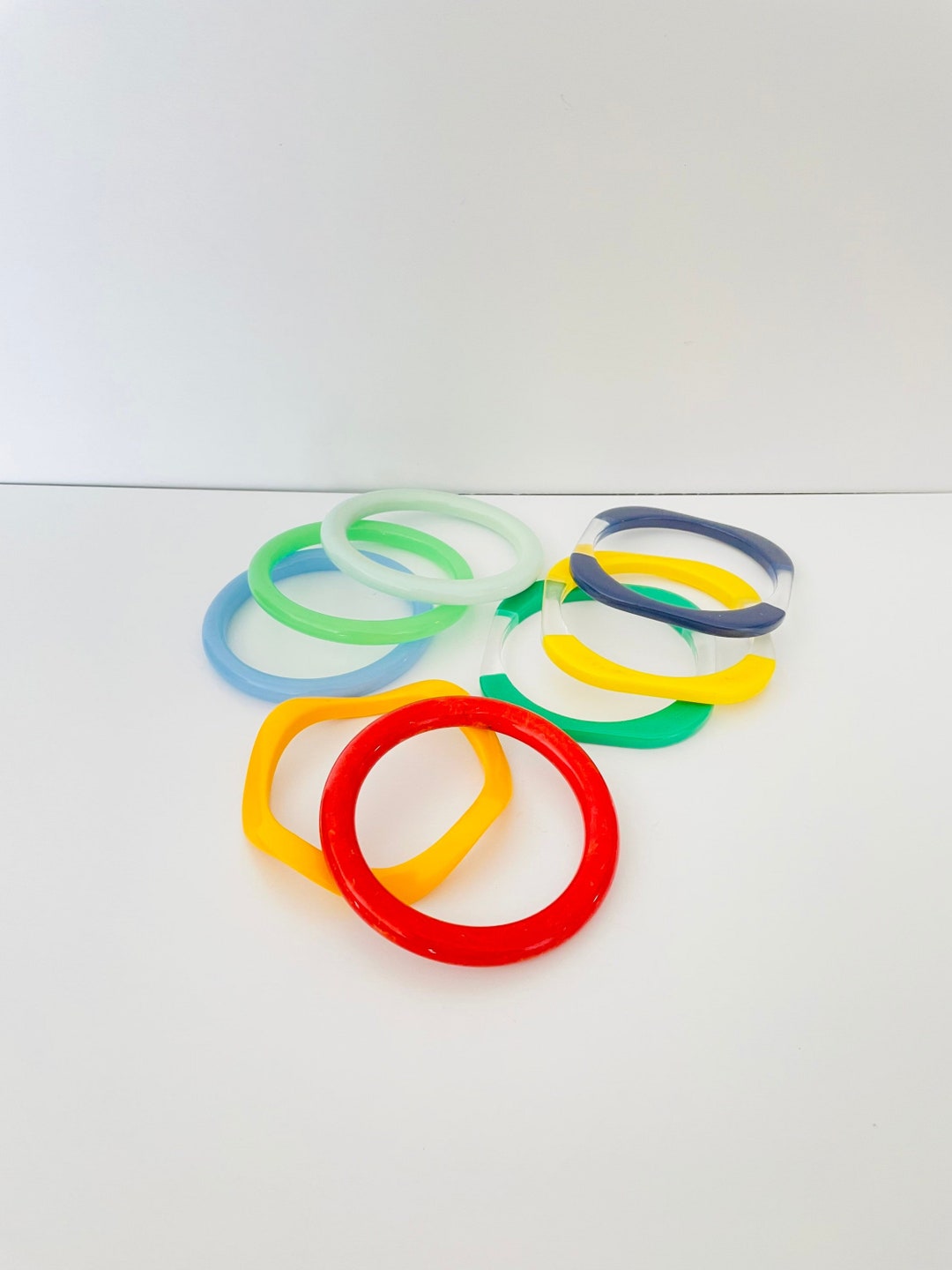 Stack of 8 Vintage Plastic Bangle Bracelets - Costume Jewelry, Costume ...