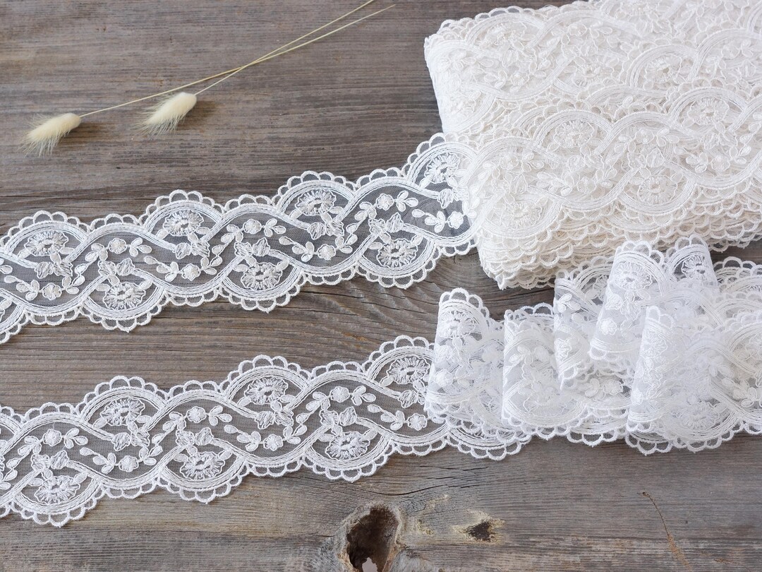 Light and Dark Ivory Vintage Lace Trim, 3.15