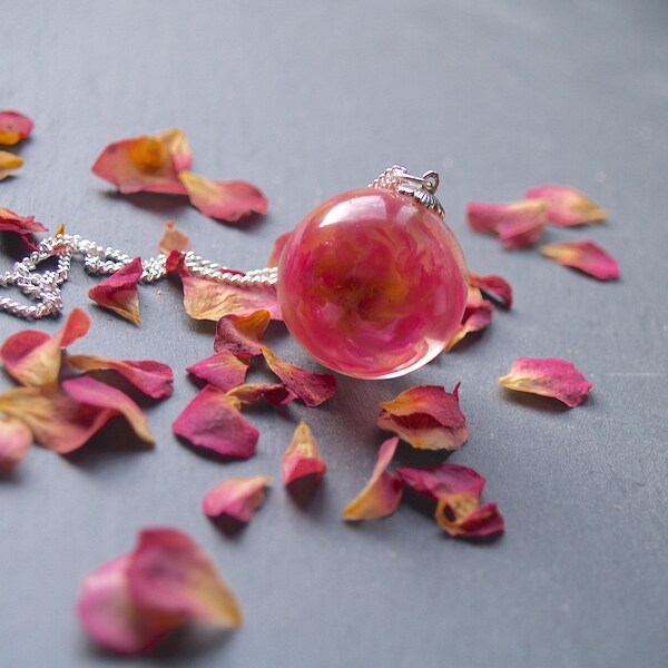 Rose Resin Necklace - Etsy