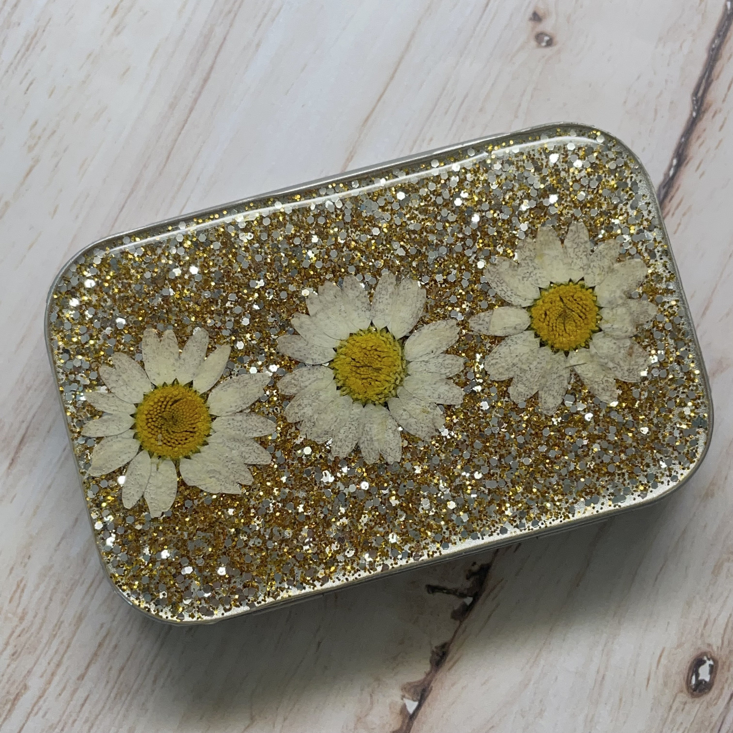 Decorative Tin Daises Resin Gold Glitter White Flowers - Etsy