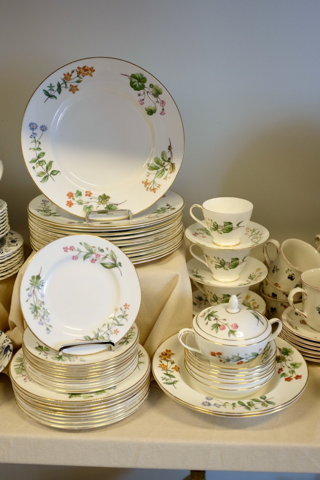 Minton Meadow Bone China Dinner Service for 8-12 - Etsy
