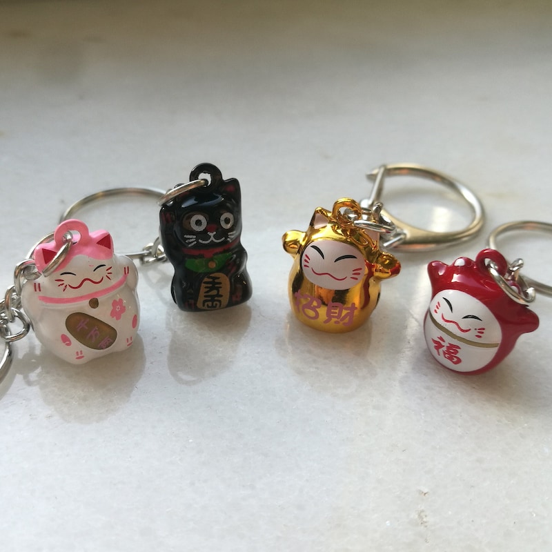 Japanese Cat Keychain - Etsy