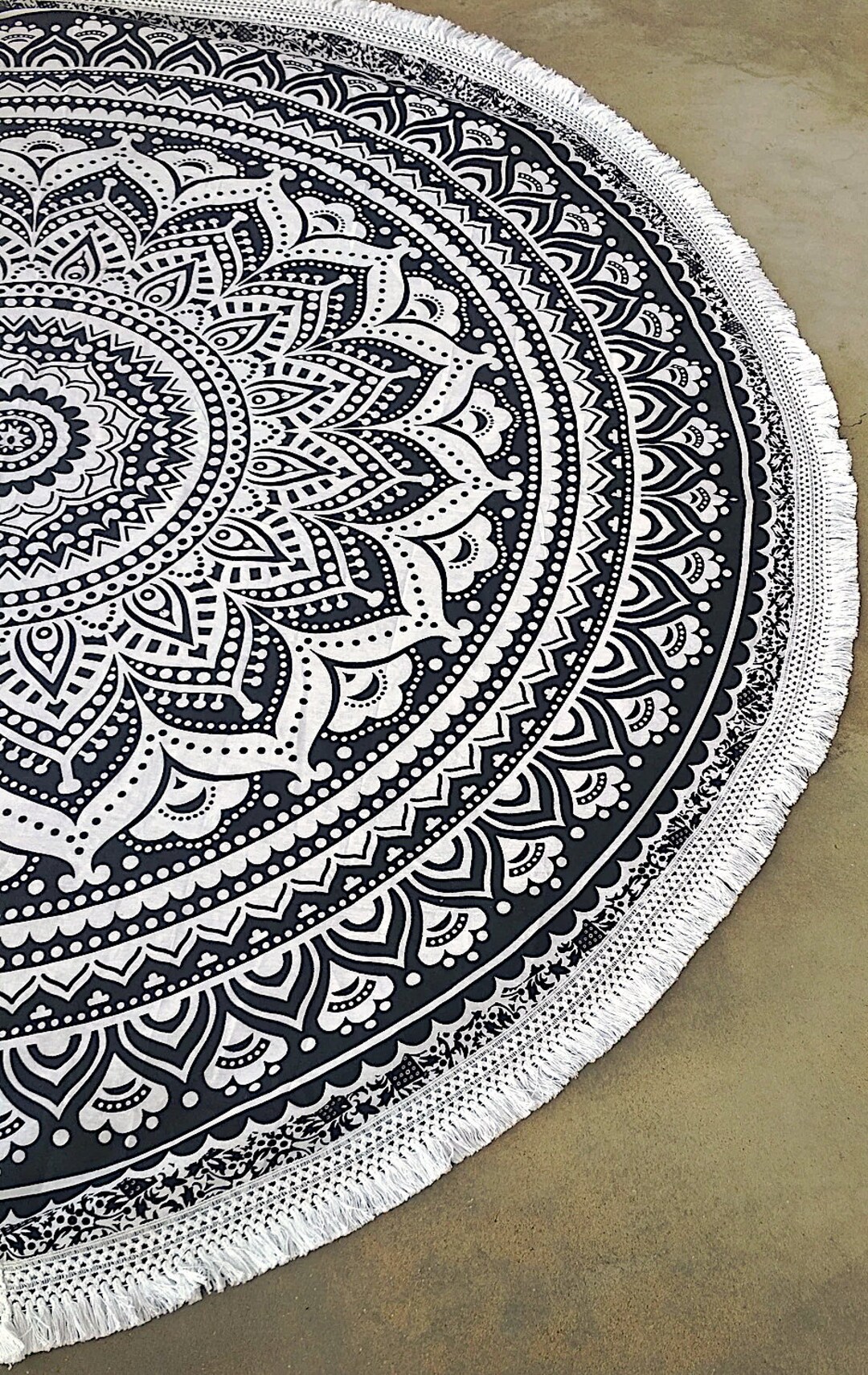 BEACH BOSS Roundie (black & White) - Etsy