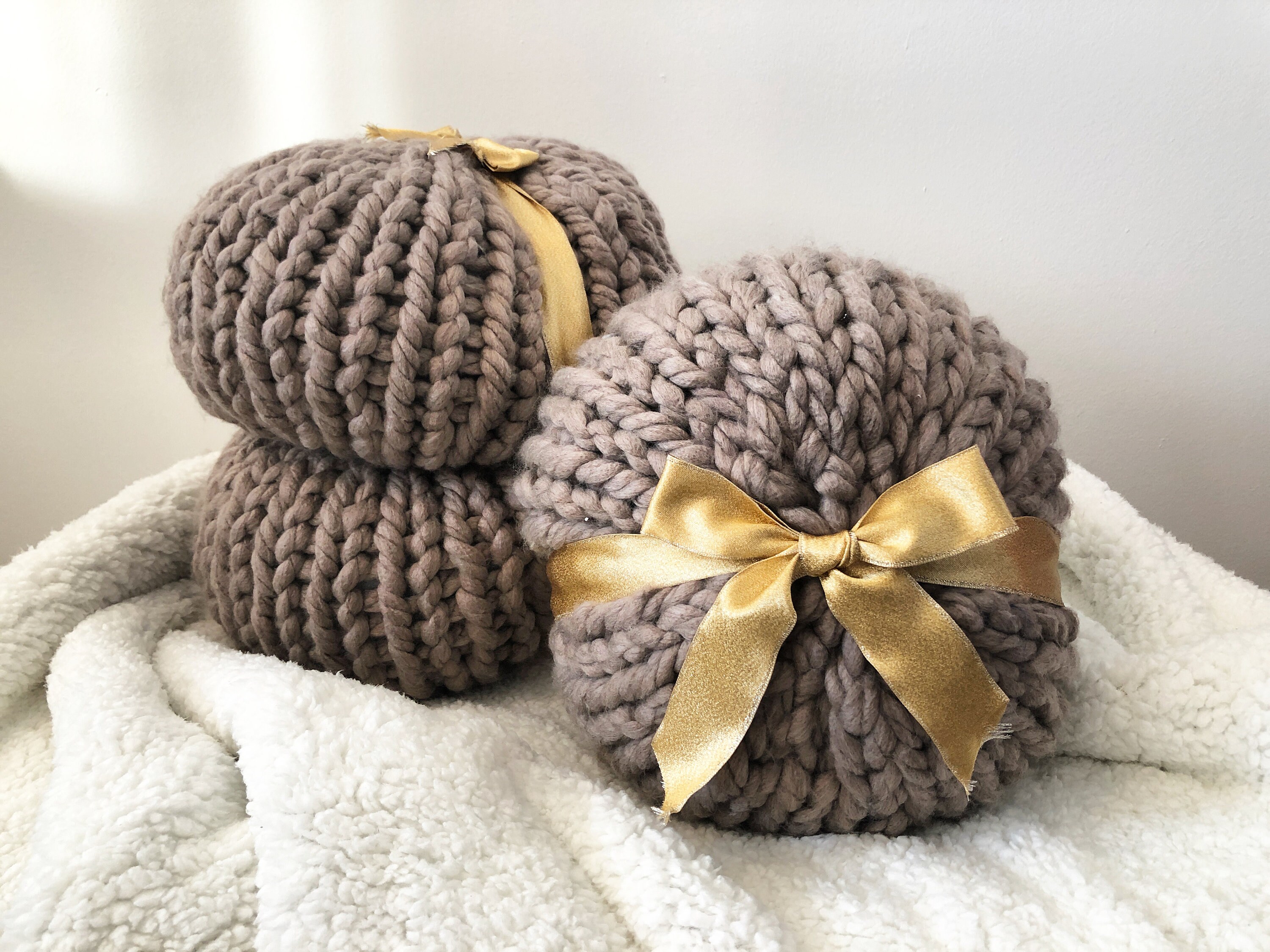 Super Soft Chunky Knit Pillow Round Pillow Chunky Knit Arm Knitting ...
