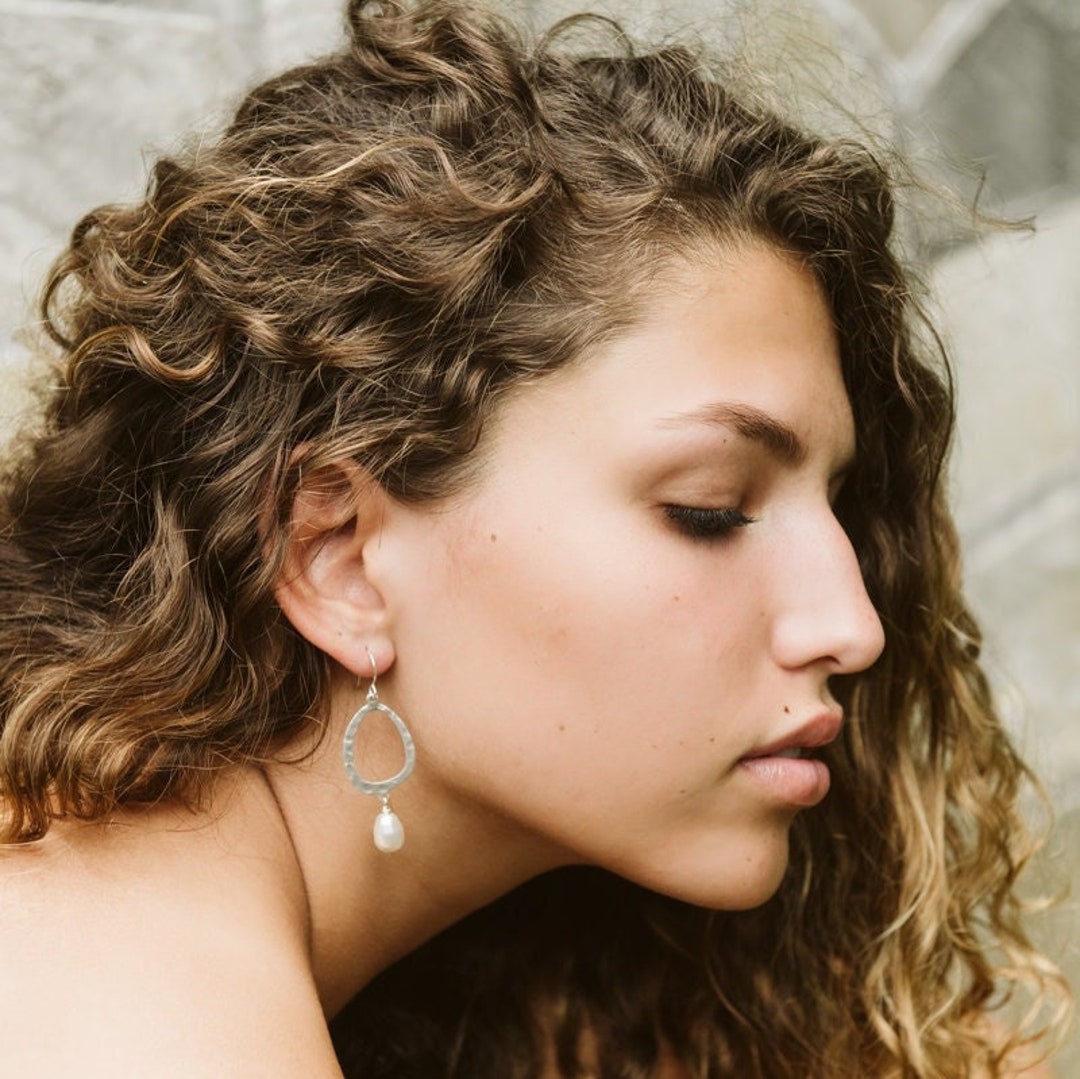Pearl Drop Earrings: Hammered Silver Connectors, Bridal Jewelry - Etsy