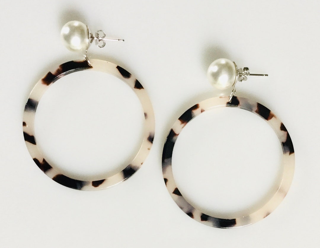 Pearl & Blonde Tortoise Hoop Earrings: Lightweight Acetate Hoops - Etsy