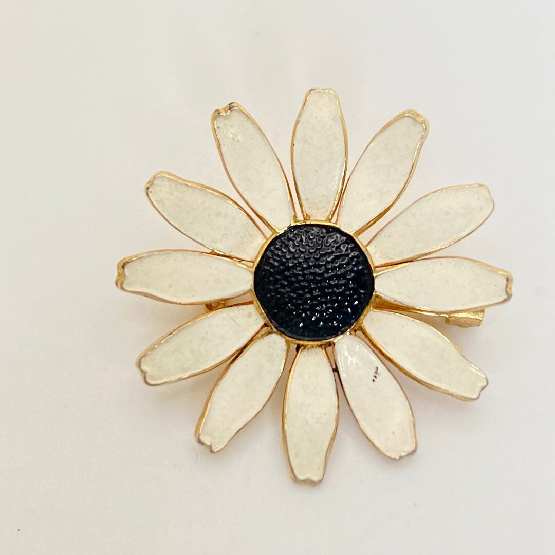 Little Daisy Pin - Etsy
