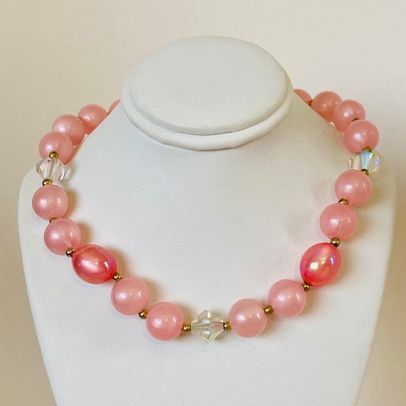 LISNER 1960s Soft Pink Lucite Choker Necklace - Femin… - Gem